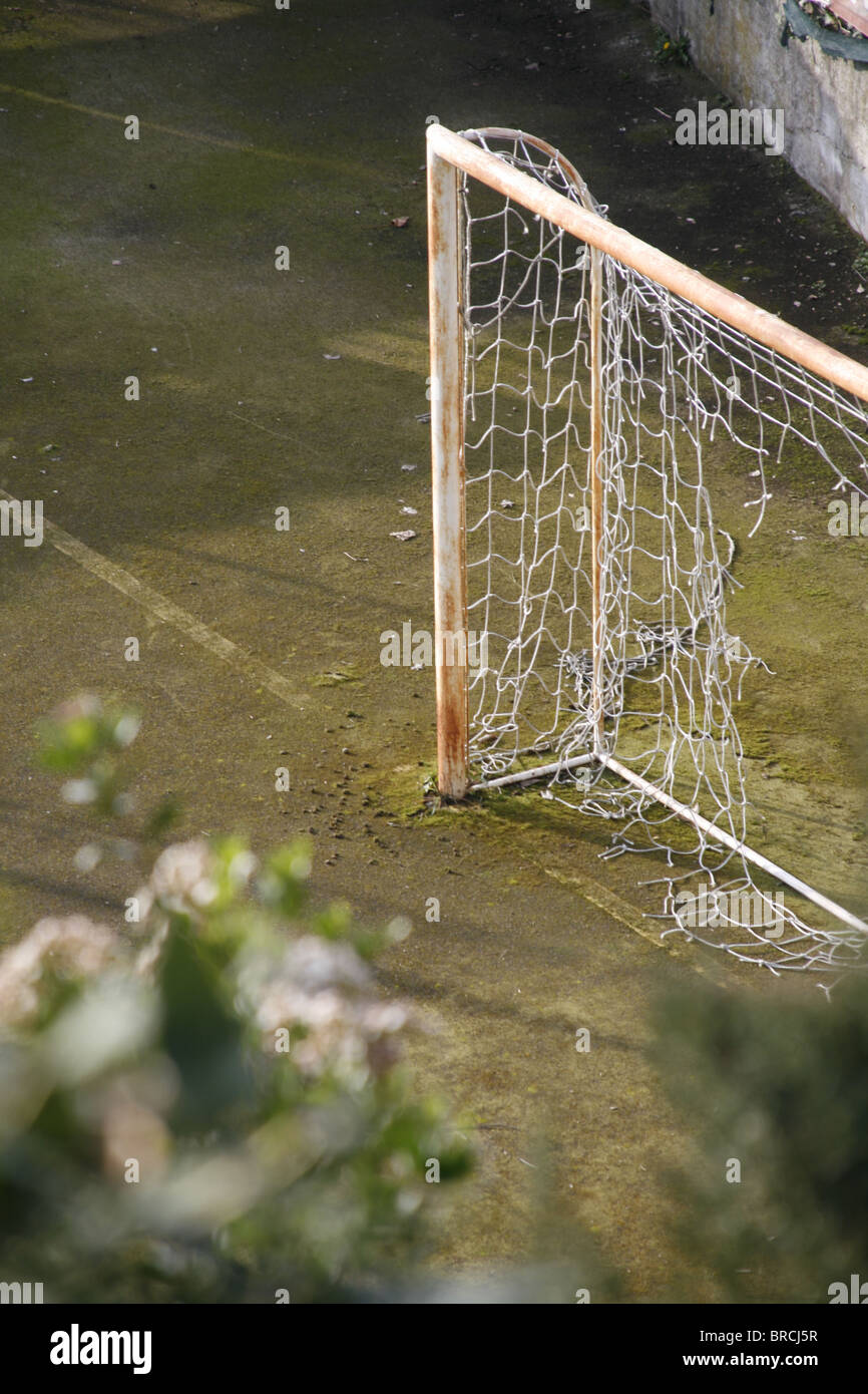 Old soccer nets hi-res stock photography and images - Alamy