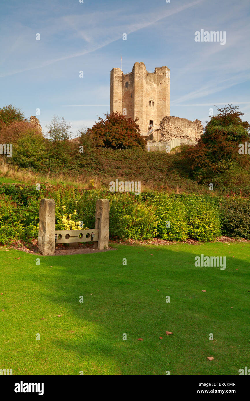 Conisbrough castle near doncaster hi-res stock photography and images ...