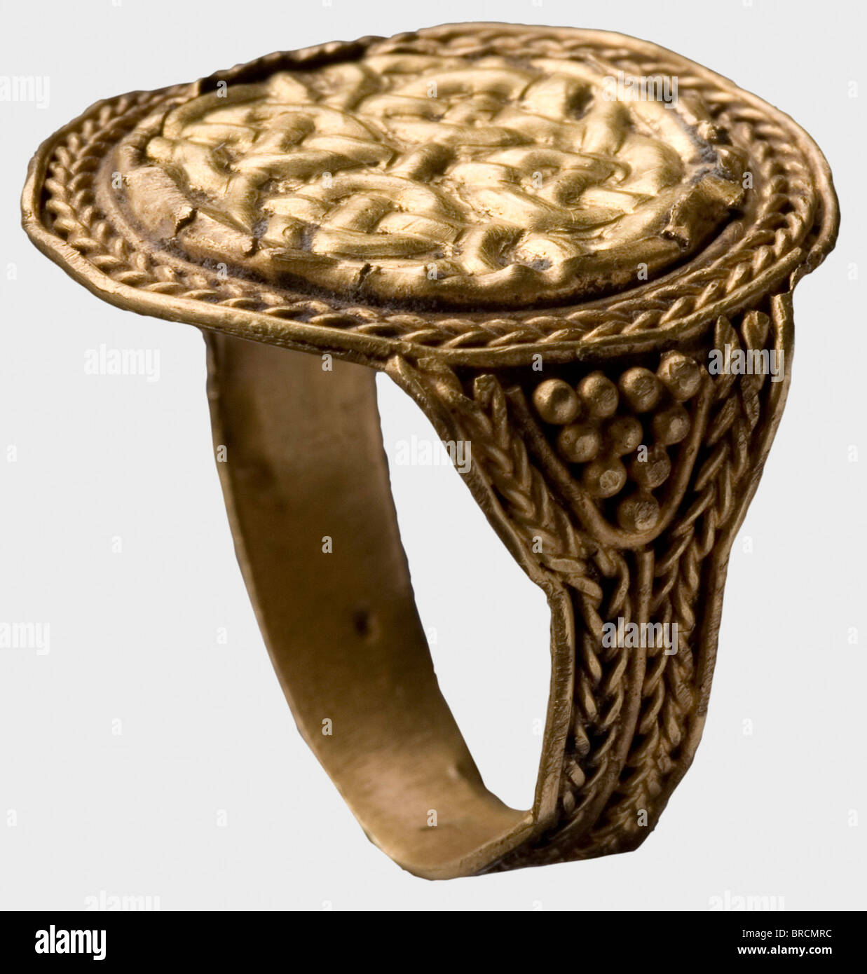 Early medieval anglo saxon gold hi-res stock photography and images - Alamy