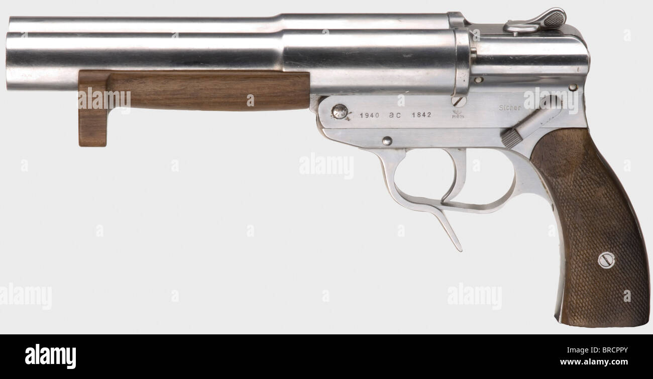 Signal flare pistol walther mod sld hi-res stock photography and images ...