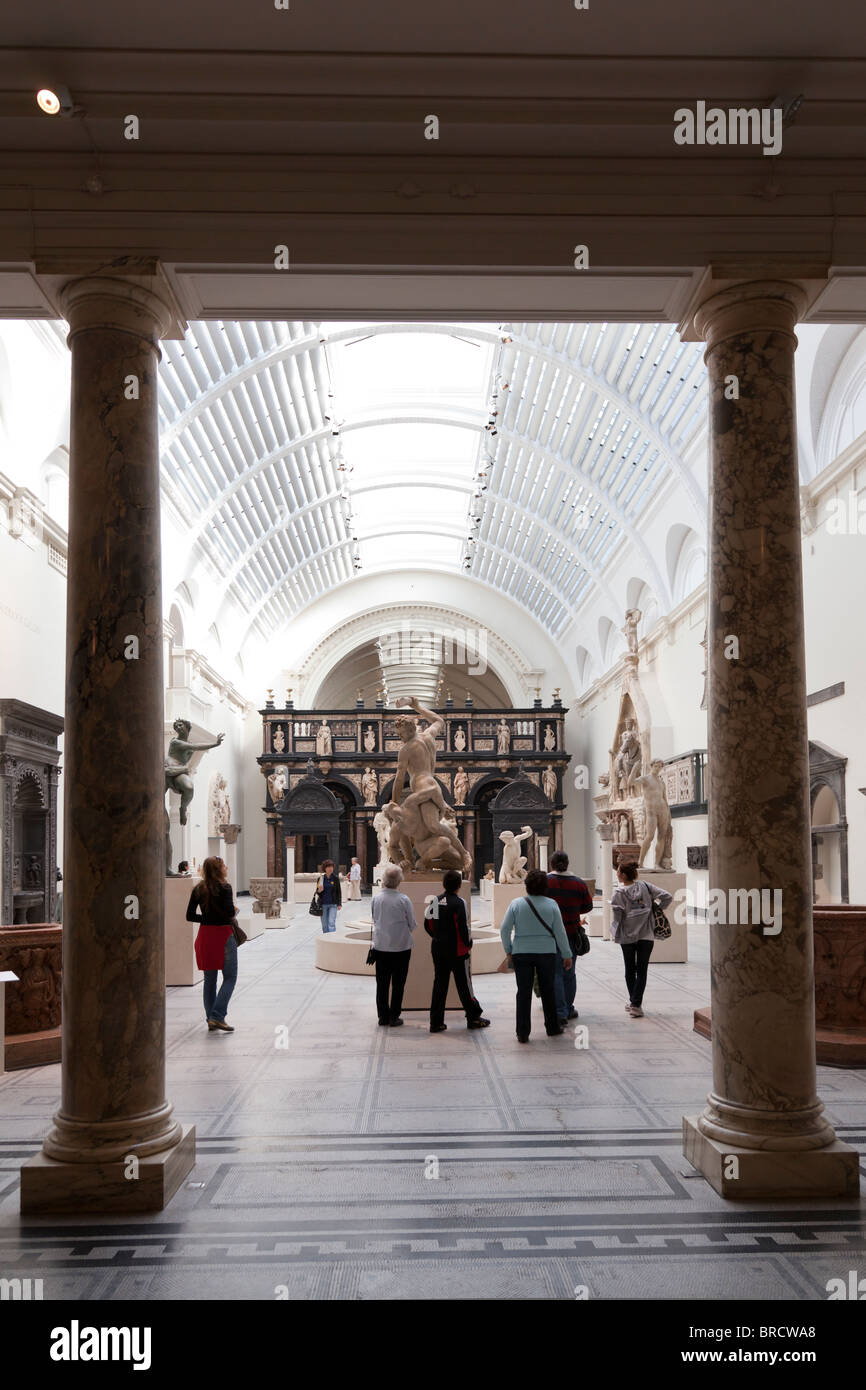 The Medieval & Renaissance room Victoria and Albert Museum Stock Photo ...