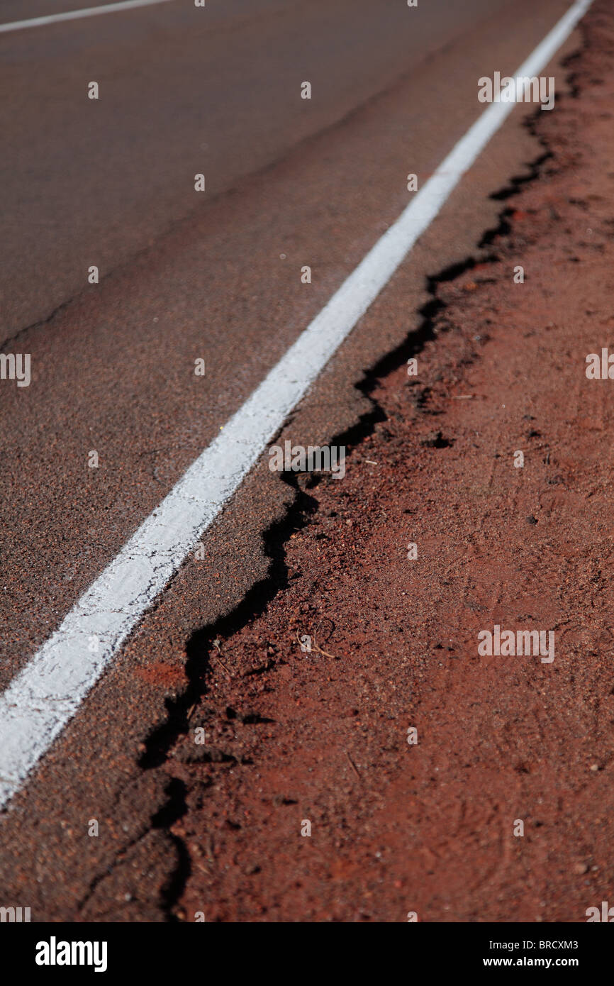 Typical road in the outback of central Australia Stock Photo - Alamy