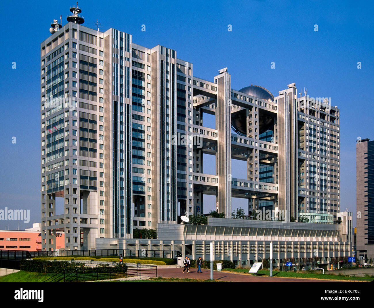 Exterior view of Fuji TV building, Odaiba district, Tokyo, Japan Stock ...