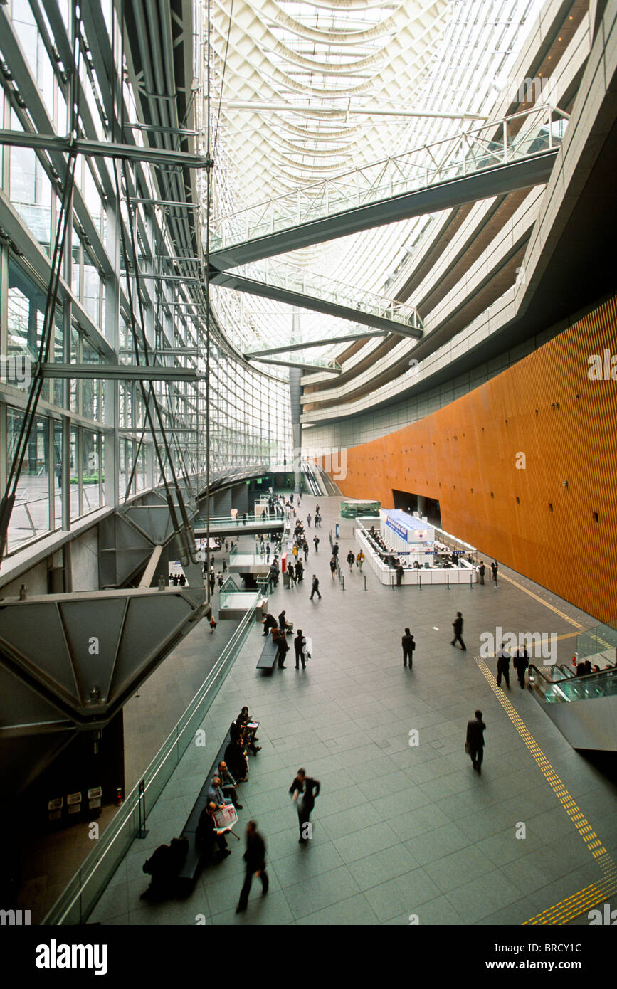 Interior view of Tokyo International Forum building, Yurakucho district ...
