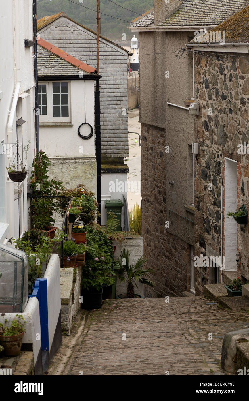 Narrow cobbled street in St Ives Cornwall Stock Photo - Alamy