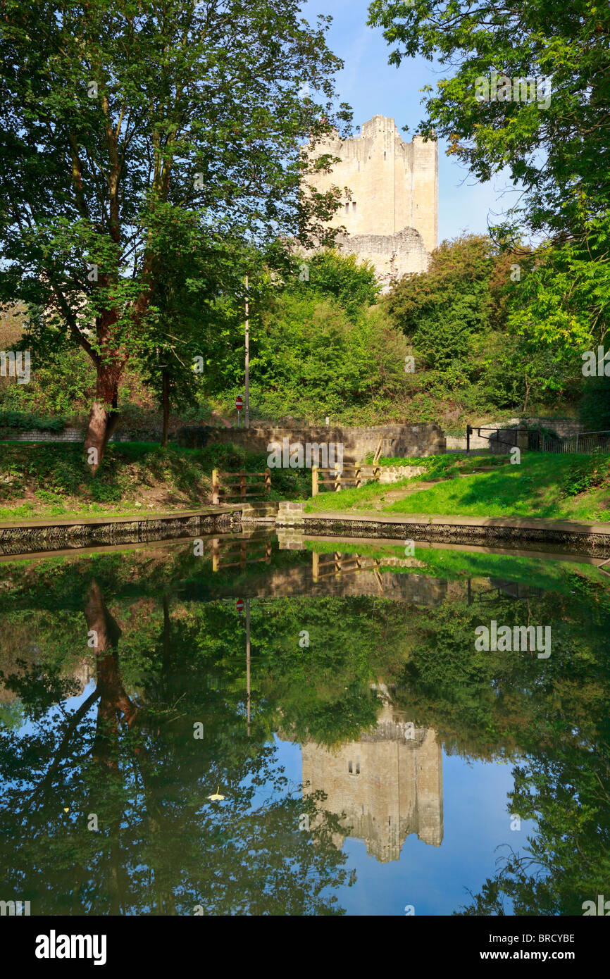 Conisbrough castle near doncaster hi-res stock photography and images ...