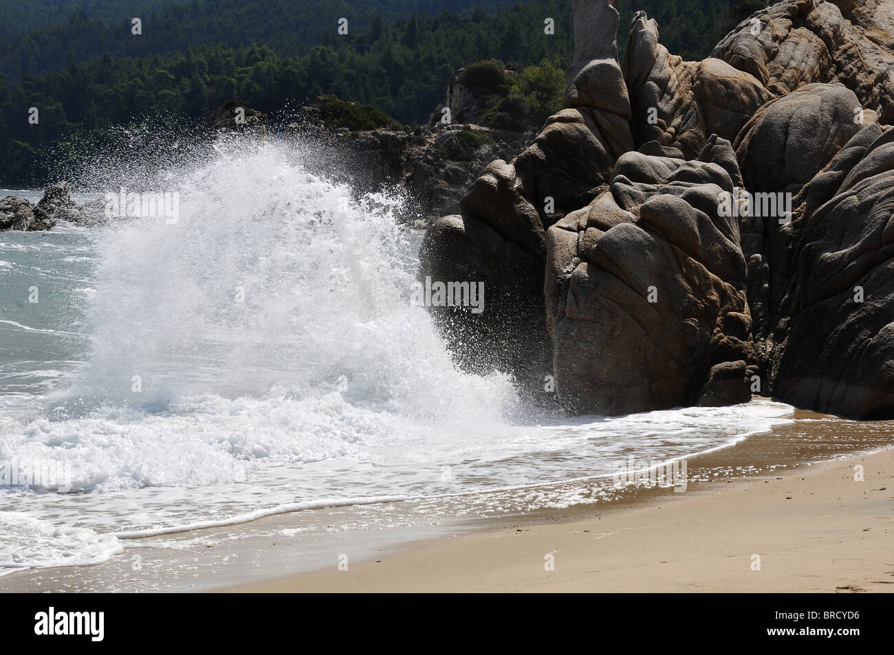 Big rock with waves hi-res stock photography and images - Alamy