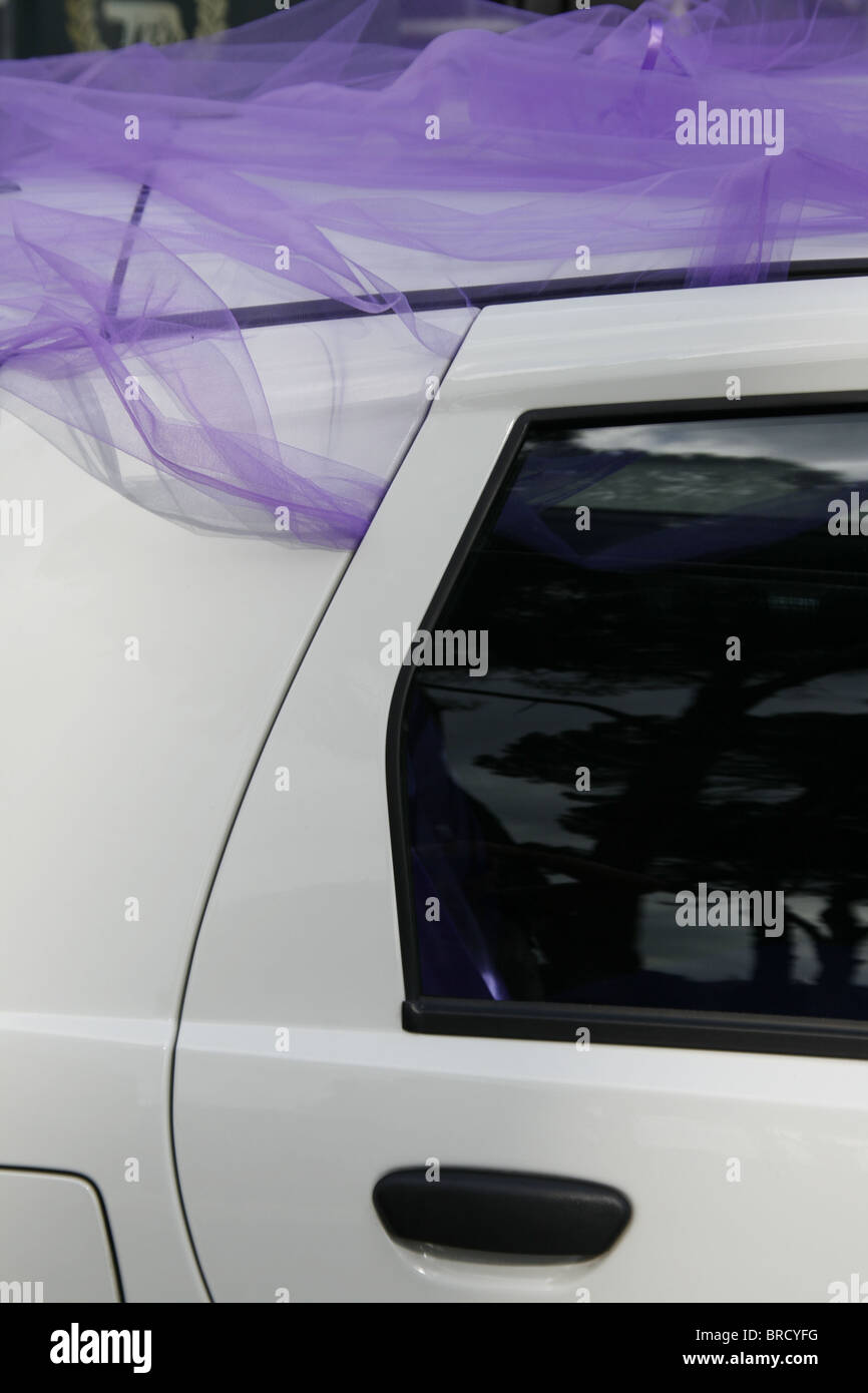 Wedding car decorated with ribbon hi-res stock photography and images ...