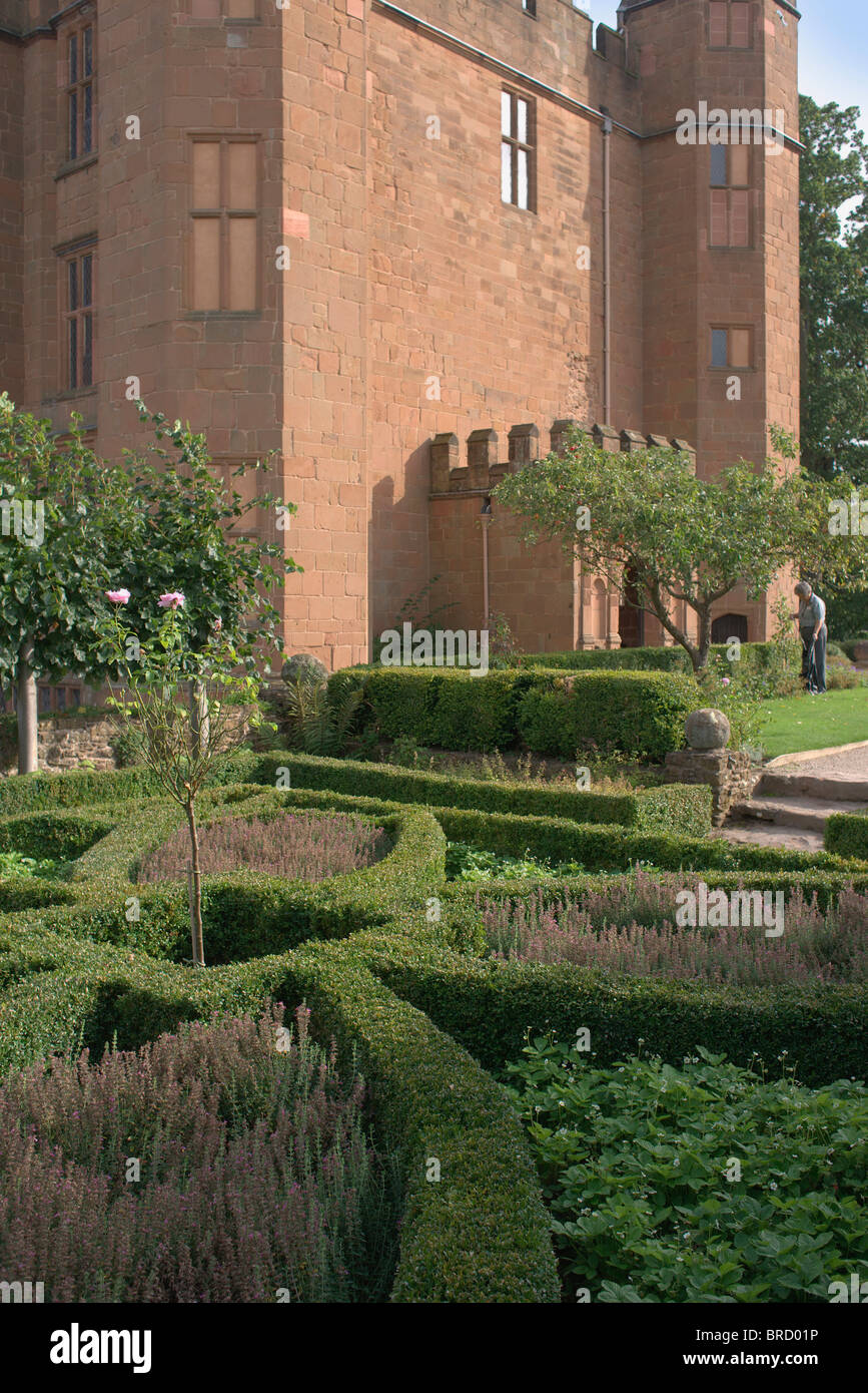 the elizabethan garden at kenilworth castle warwickshire the midlands ...