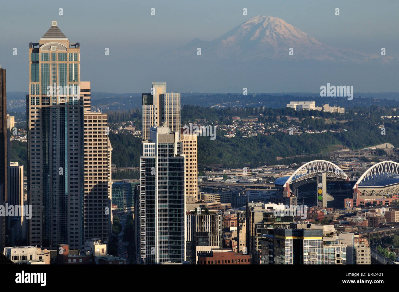 Seattle city skyline with mount Rainier in the background, Washington ...