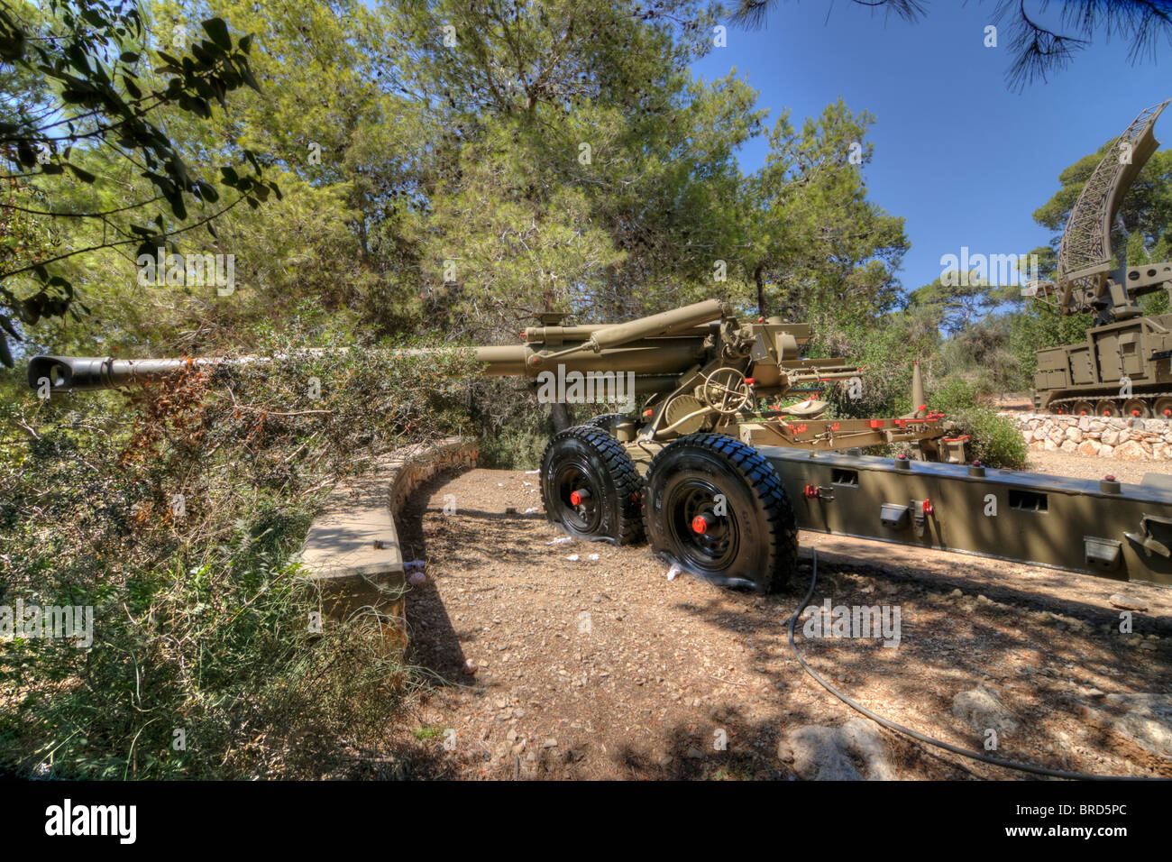 Soltam M-71 155 mm 39 calibre towed howitzer Stock Photo - Alamy