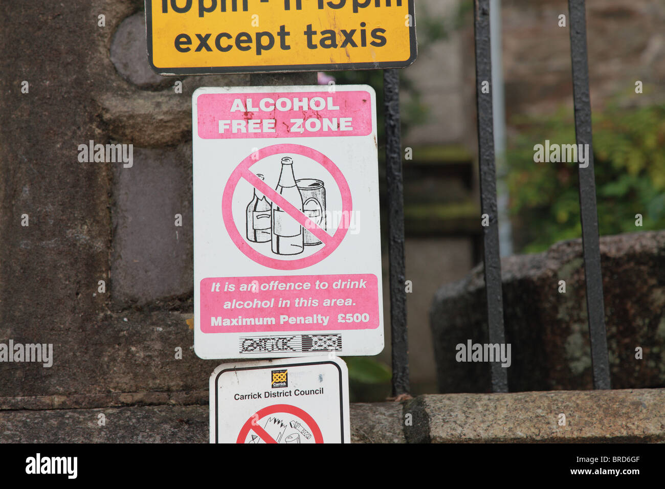 Alcohol free zone signpost, Falmouth, Cornwall Stock Photo - Alamy