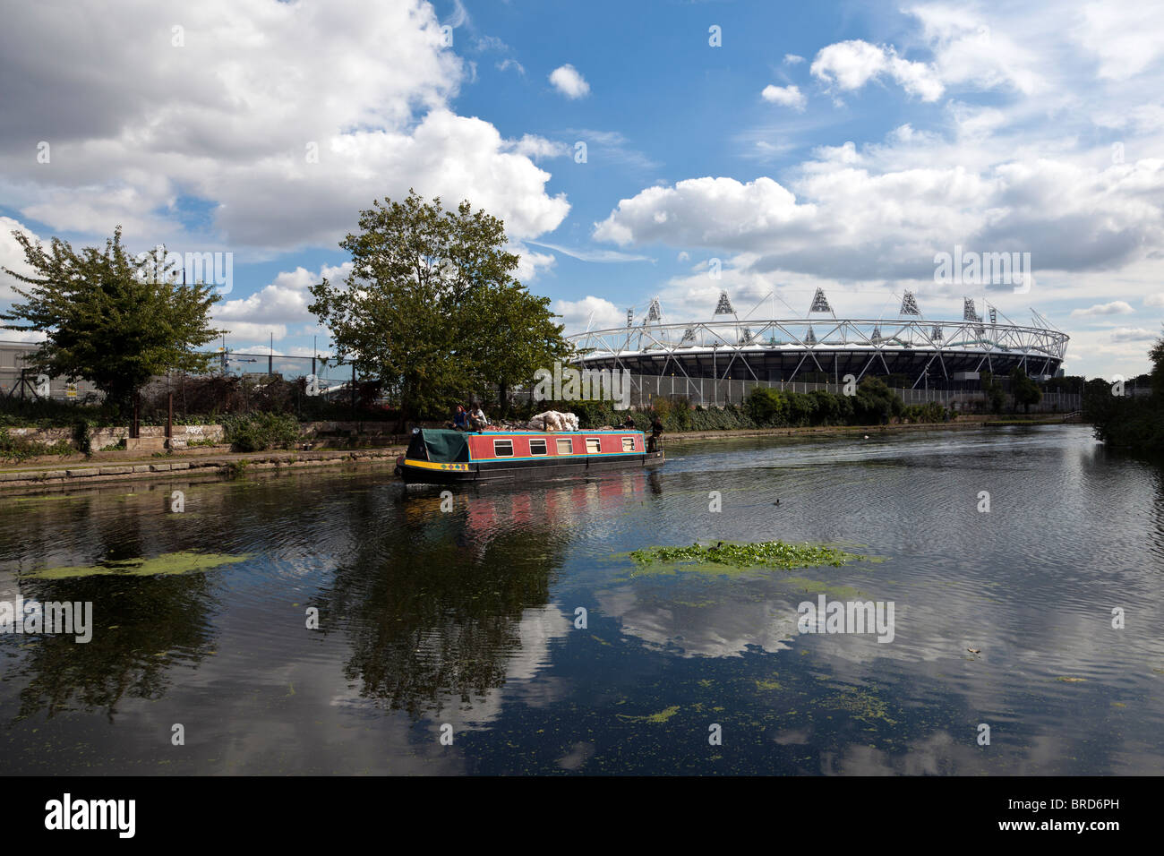 Narrow boat canal lea valley waterway water river uk hi-res stock ...