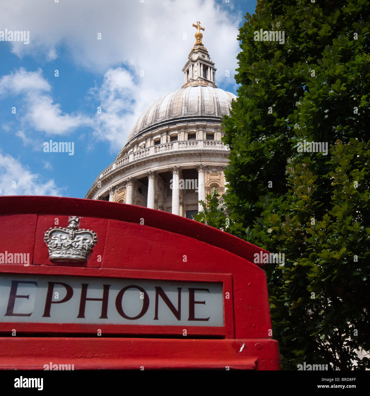London phone box hi-res stock photography and images - Alamy