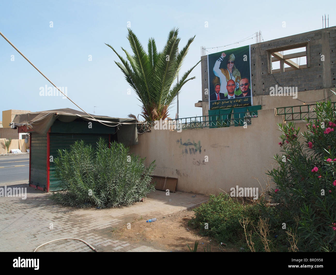 Qaddafi poster and traffic in Tripoli Stock Photo - Alamy