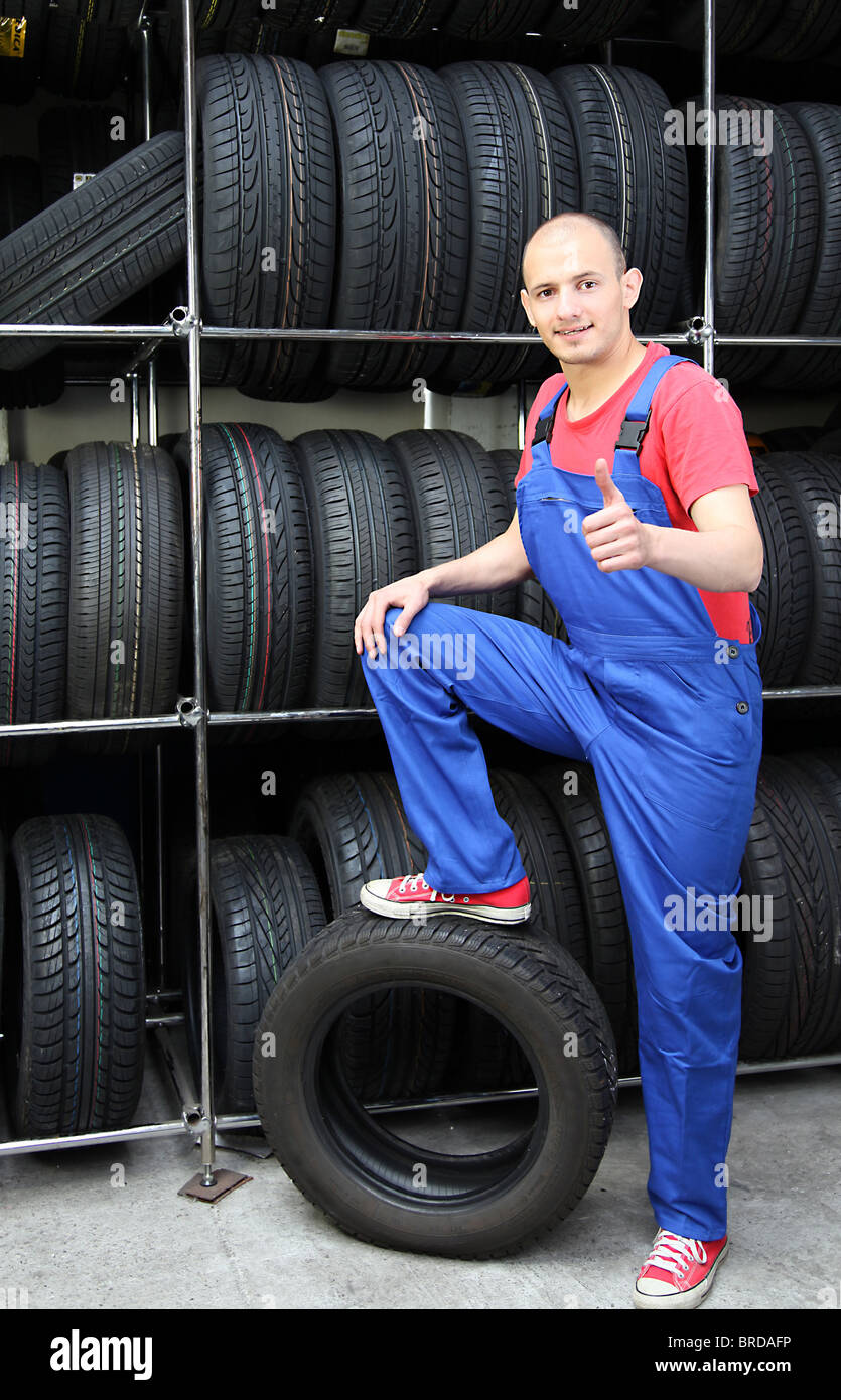 Car garage tire hi-res stock photography and images - Alamy
