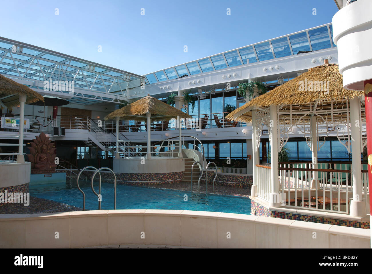 Empty swimming pool on cruise hi-res stock photography and images - Alamy