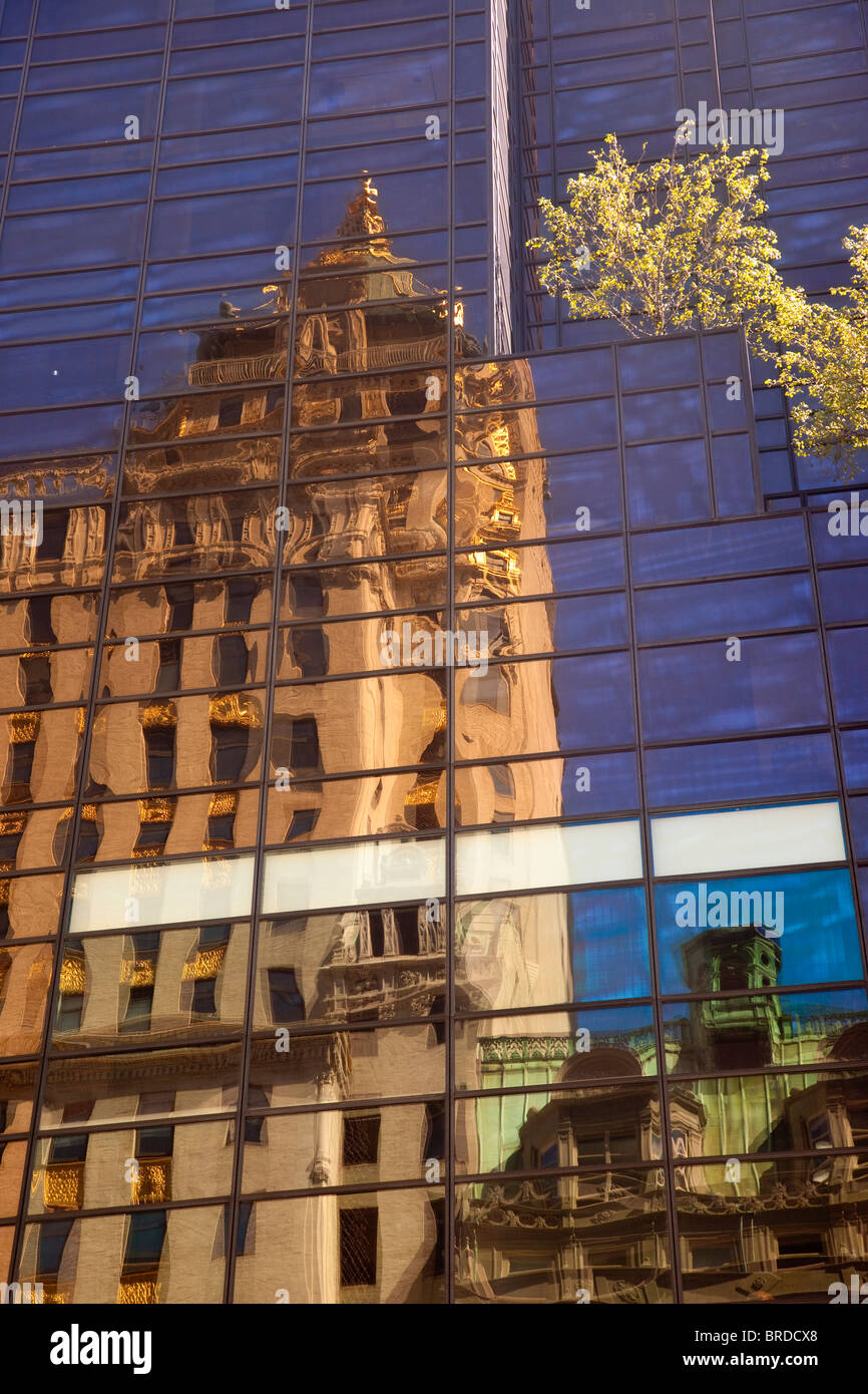 The Trump Tower with reflections of the Crown Building, Manhattan New ...