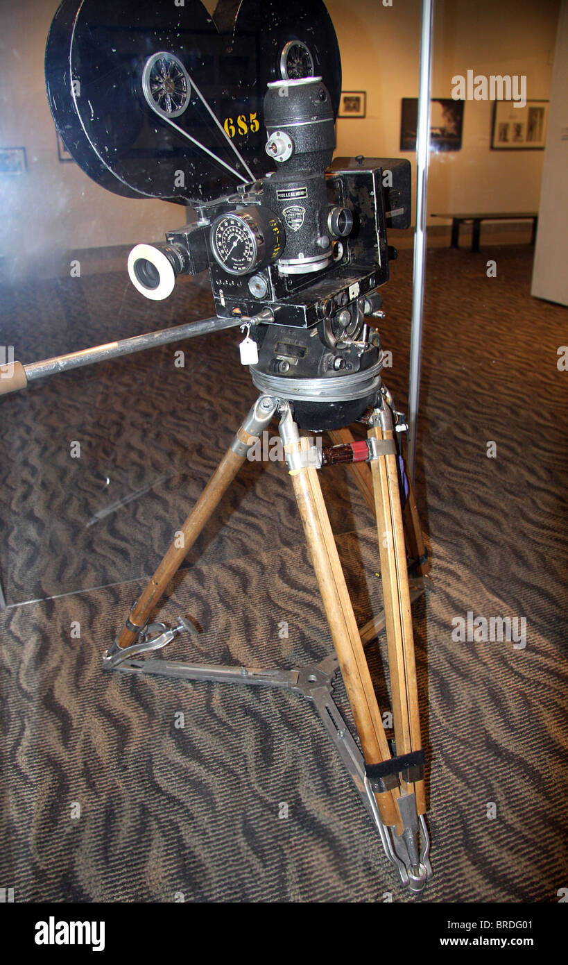 Movie camera vintage hi-res stock photography and images - Alamy