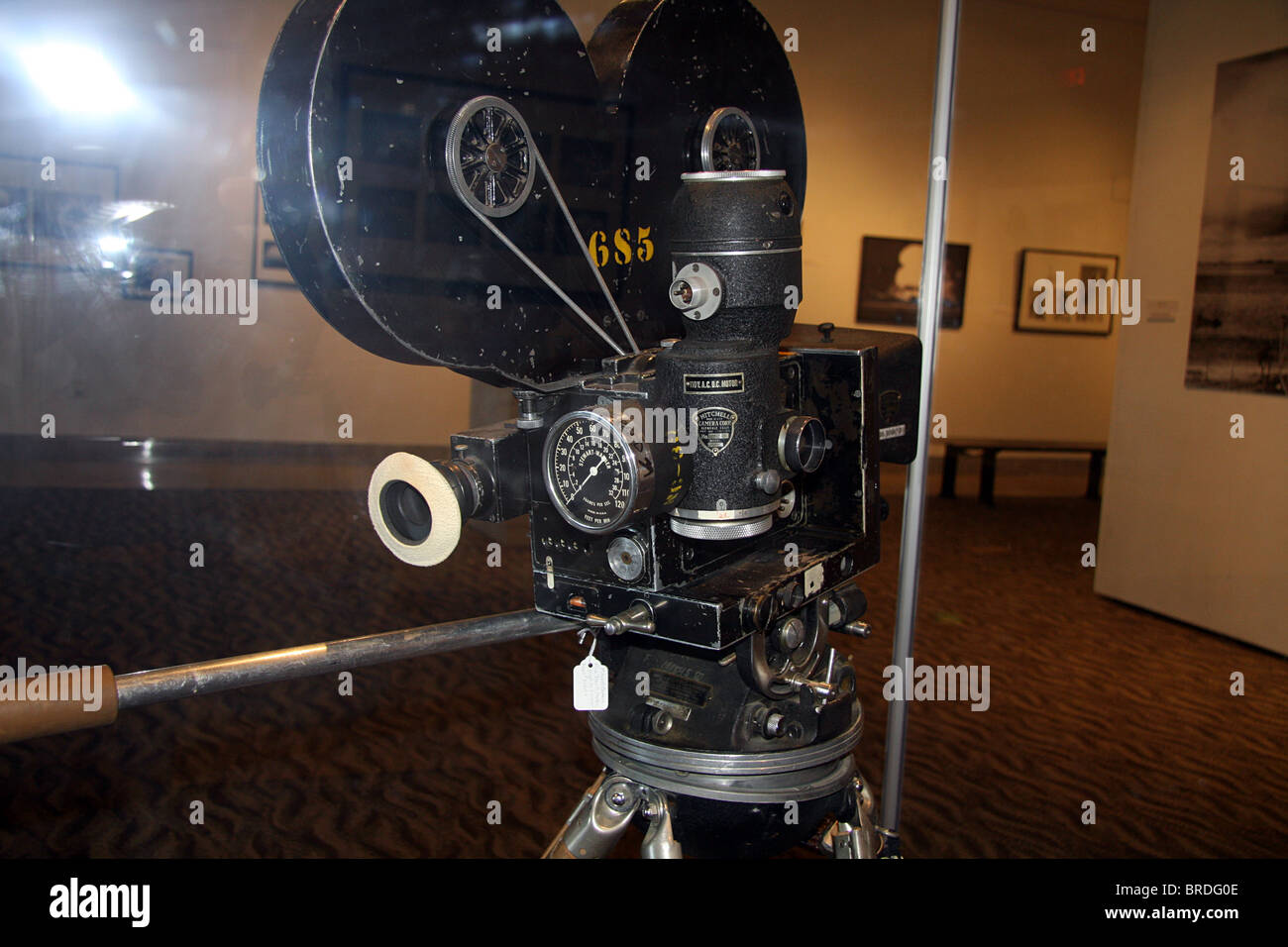 Vintage 35mm movie camera hi-res stock photography and images - Alamy