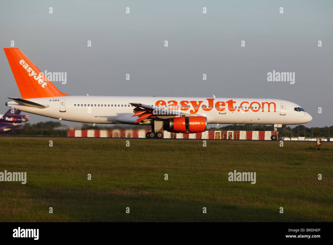 Boeing 757 200 cockpit hi-res stock photography and images - Alamy