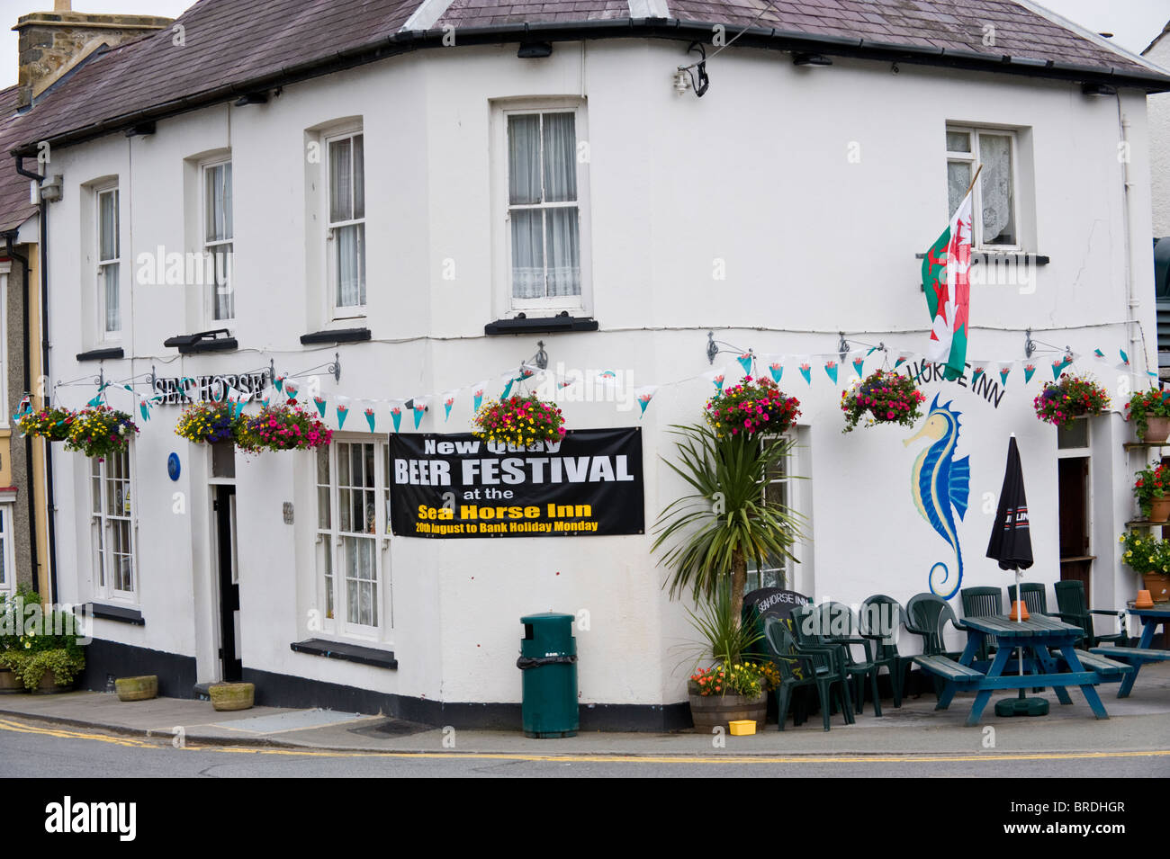 Pub sign exterior outside flowers hi-res stock photography and images ...