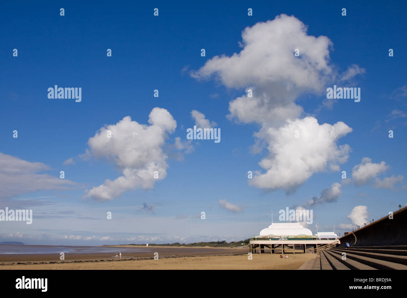 Burnham-on-sea pier, Britain's shortest pier, at low tide Stock Photo ...