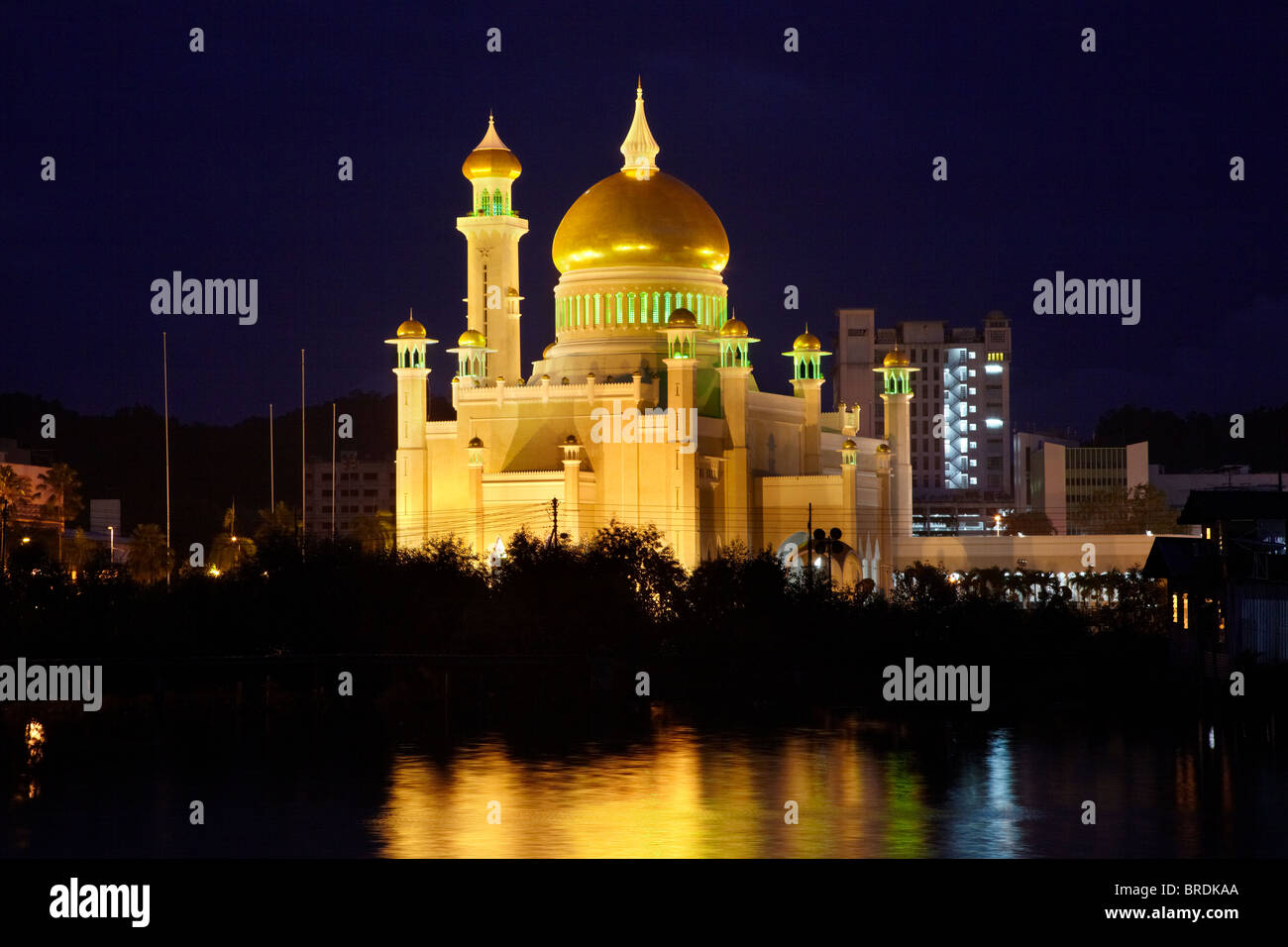 Omar Ali Saifuddien Mosque, Bandar Seri Begawan, Brunei Stock Photo - Alamy