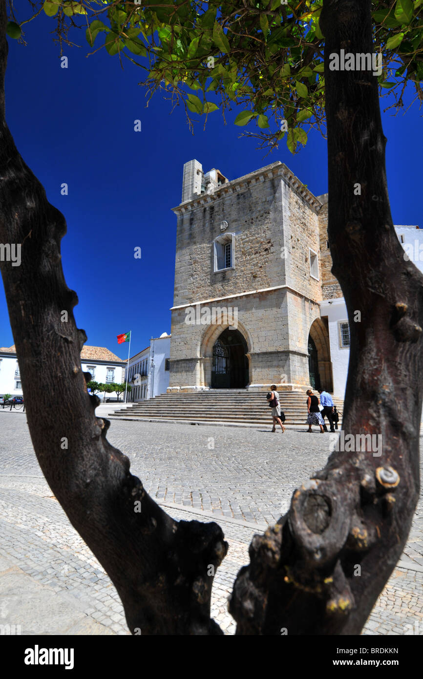 Cathedral in square of Largo da Se Cathedral, Faro old town, Portugal ...