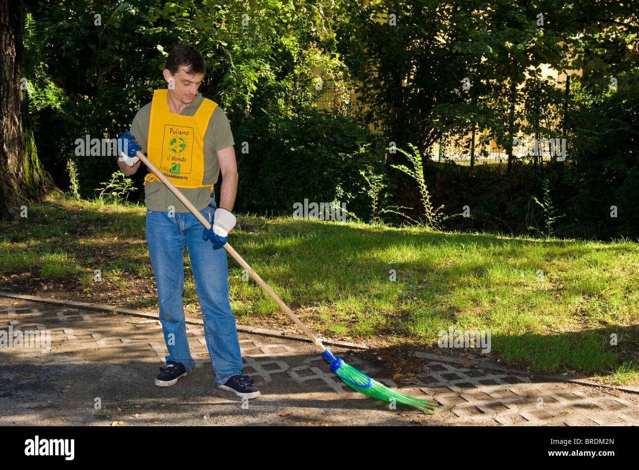 Puliamo il mondo, Legambiente, Milan, Italy Stock Photo - Alamy