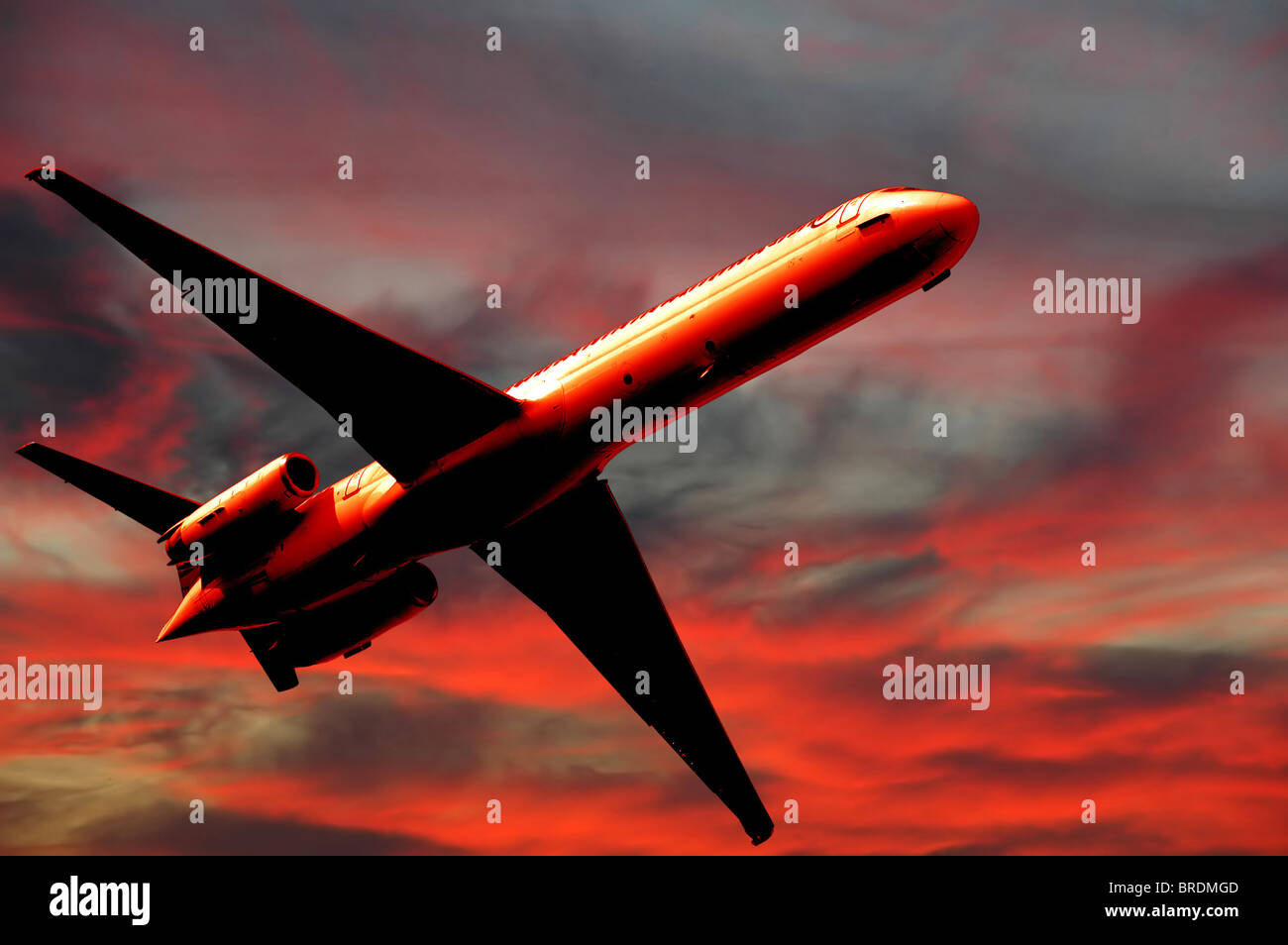Flying plane sunset hi-res stock photography and images - Alamy