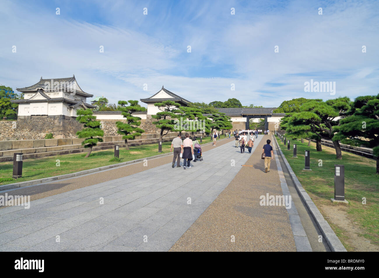 Main entrance to Osaka Castle grounds Stock Photo - Alamy