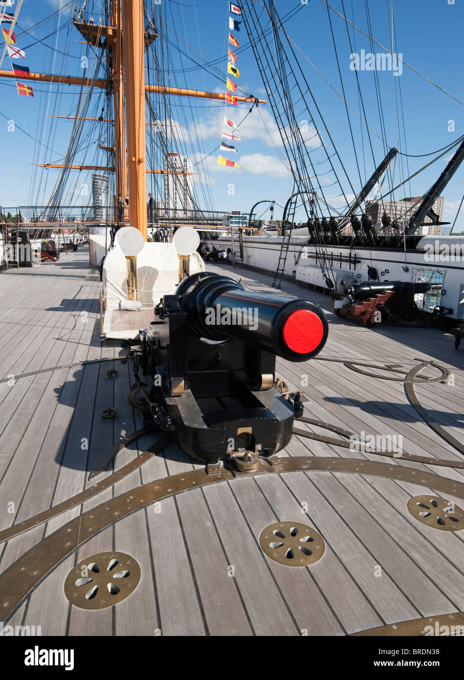 Bow Cannon, HMS Warrior, Portsmouth Historic Dockyard, England, UK ...