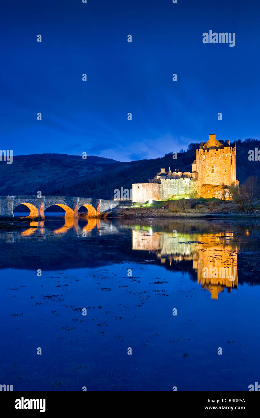 Eilean Donan Castle at Night, Loch Duich, Scottish Highlands, Scotland ...