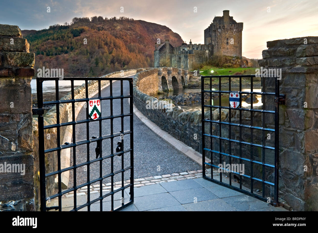 Scottish castle entrance hi-res stock photography and images - Alamy