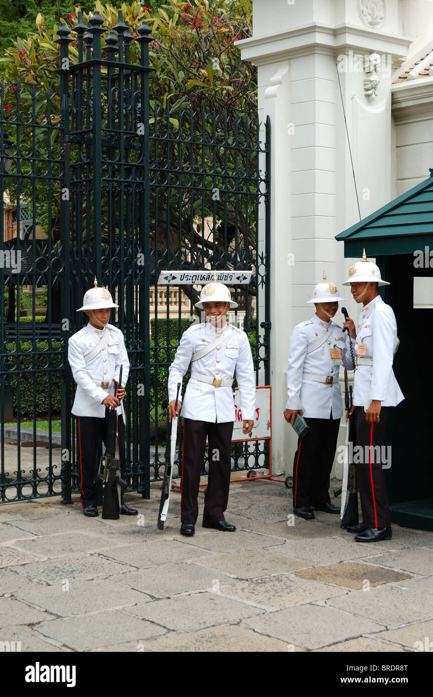 The smiling Royal Guards at their post at Royal Grand Palace, Bangkok ...