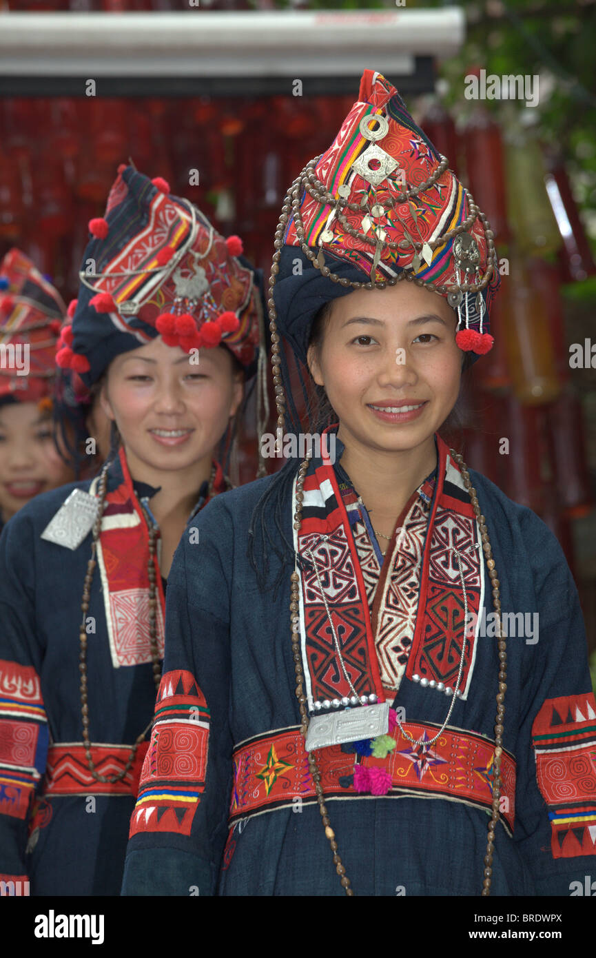 Young Laos People showing off National Costume Stock Photo - Alamy