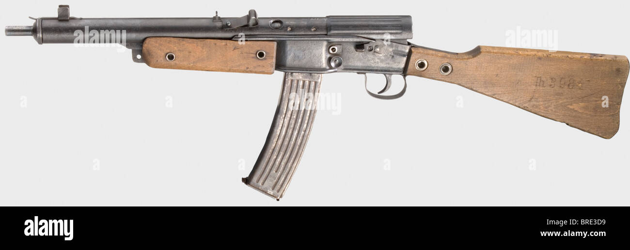 A Gustloff "Volkssturmgewehr" ("VG 1 - 5"), self-loader, calibre 8 x 33, no. Th 3984 on the left ...