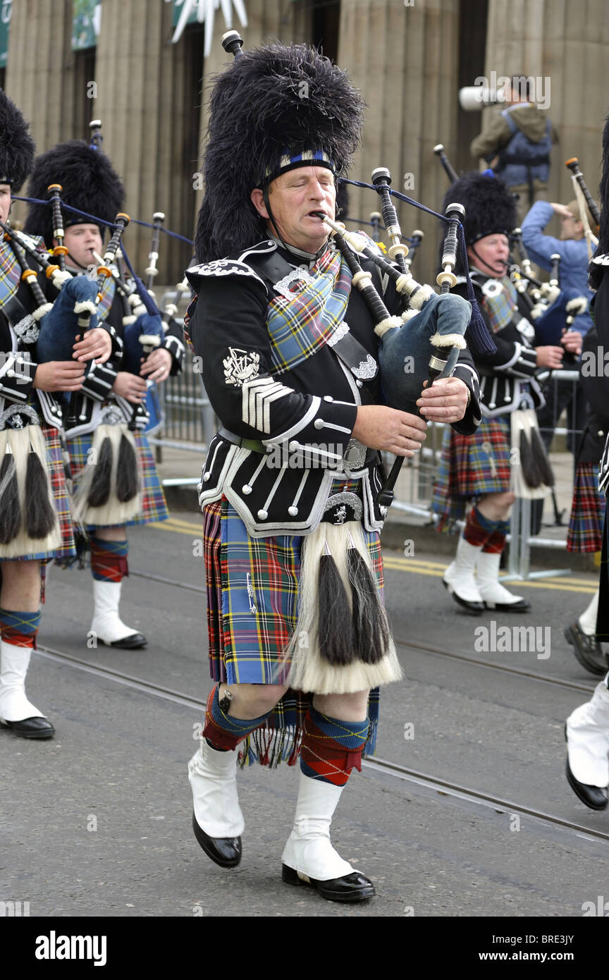 Bagpipe uniform hi-res stock photography and images - Alamy