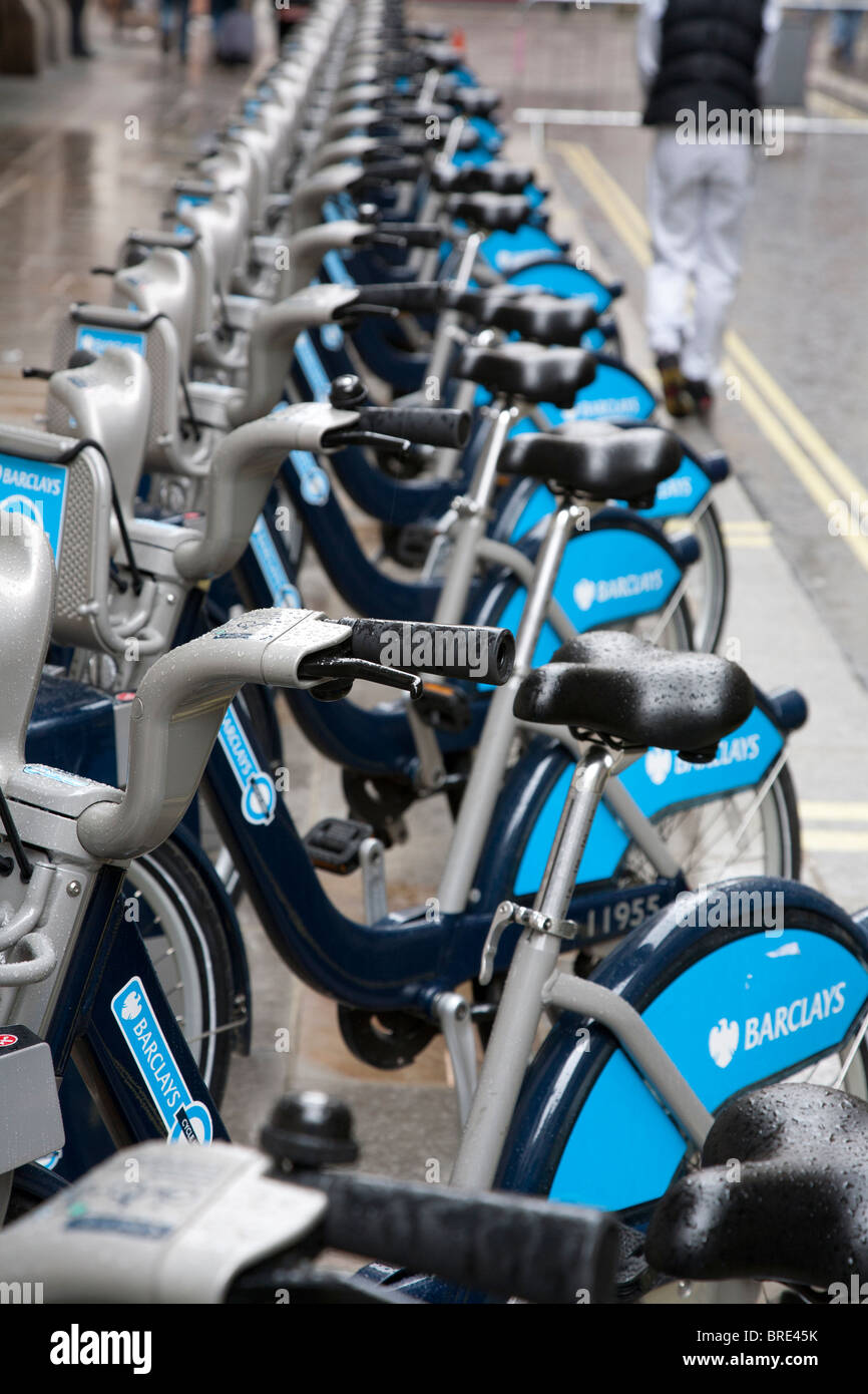 Londons blue bikes hi-res stock photography and images - Alamy