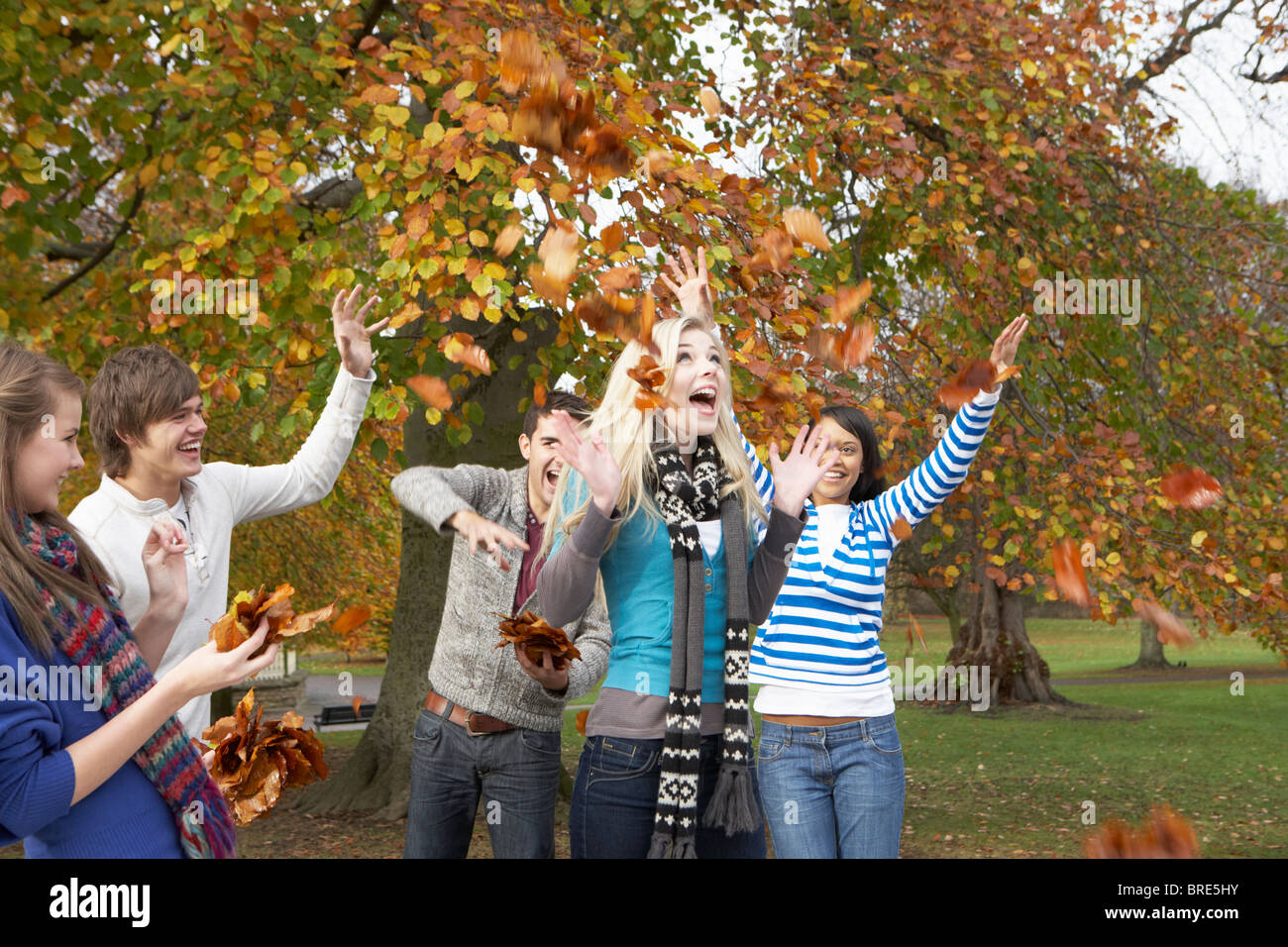 Couple throwing leaves hi-res stock photography and images - Alamy
