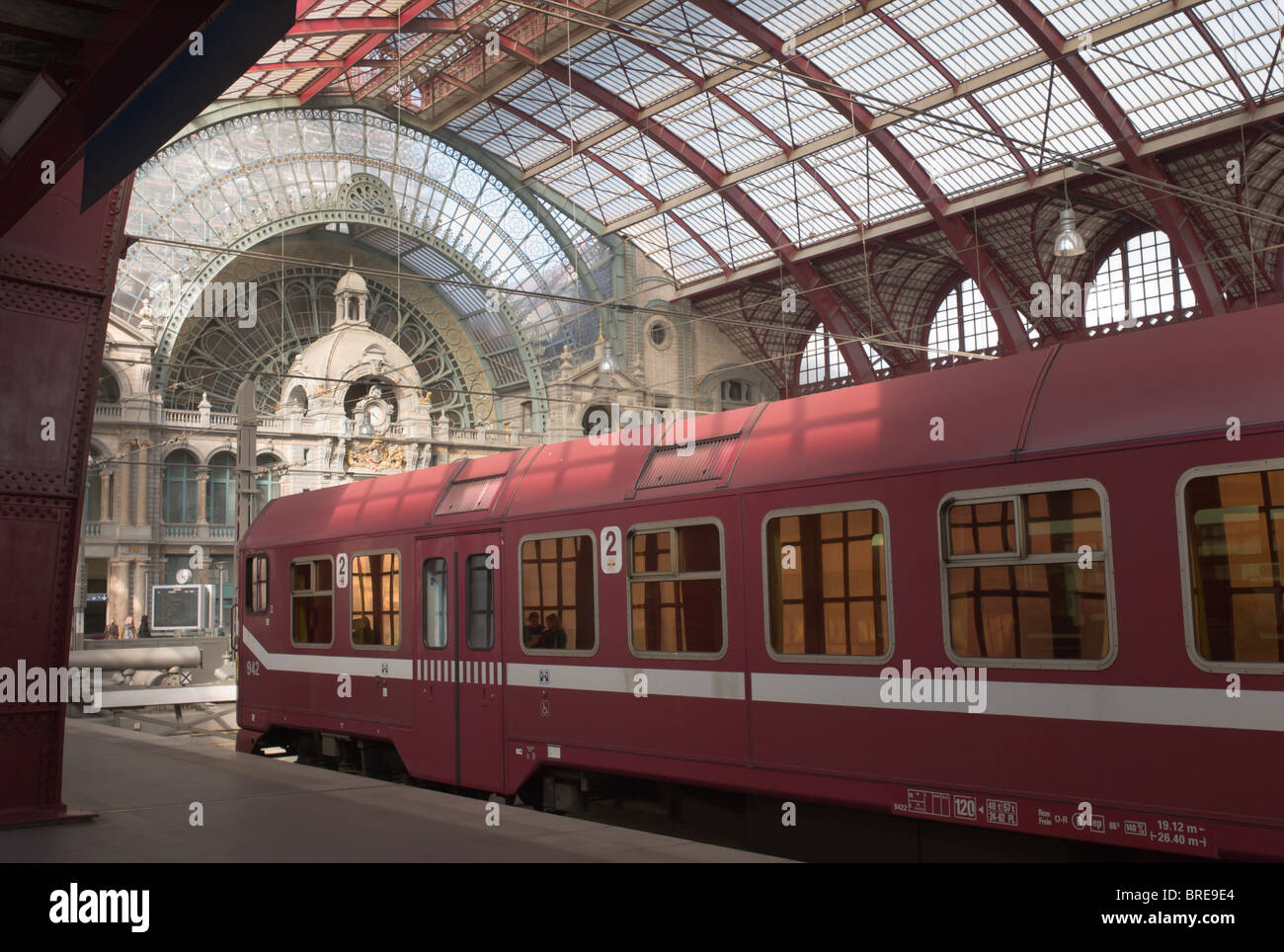 Passenger trains and the atrium on the main level of Antwerp Central ...