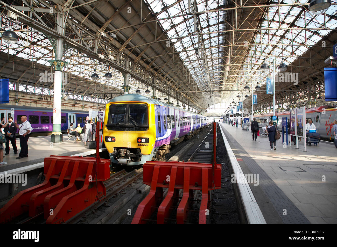 Piccadilly line train hi-res stock photography and images - Alamy