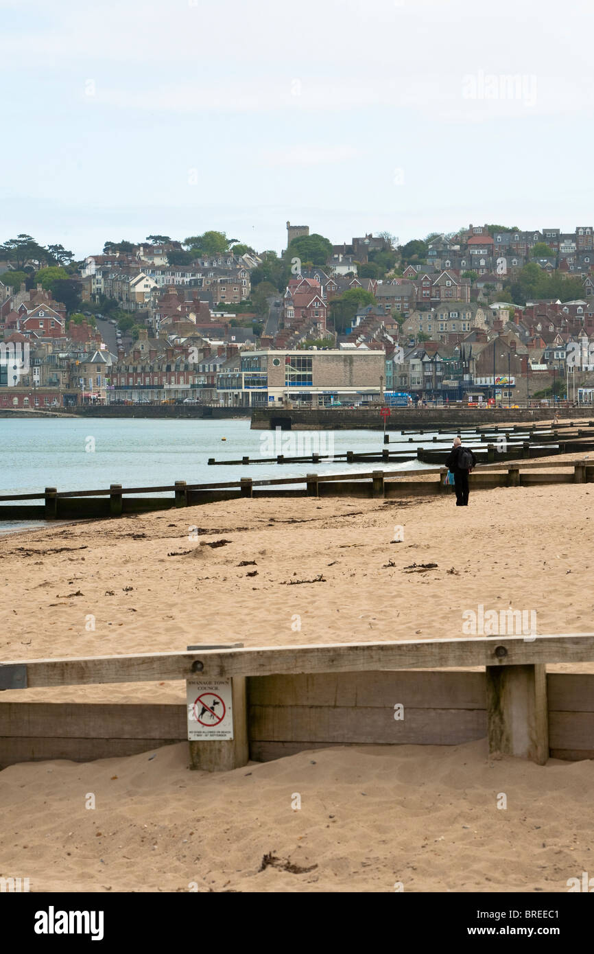 Looking along the beach at Swanage towards the town centre showing the ...
