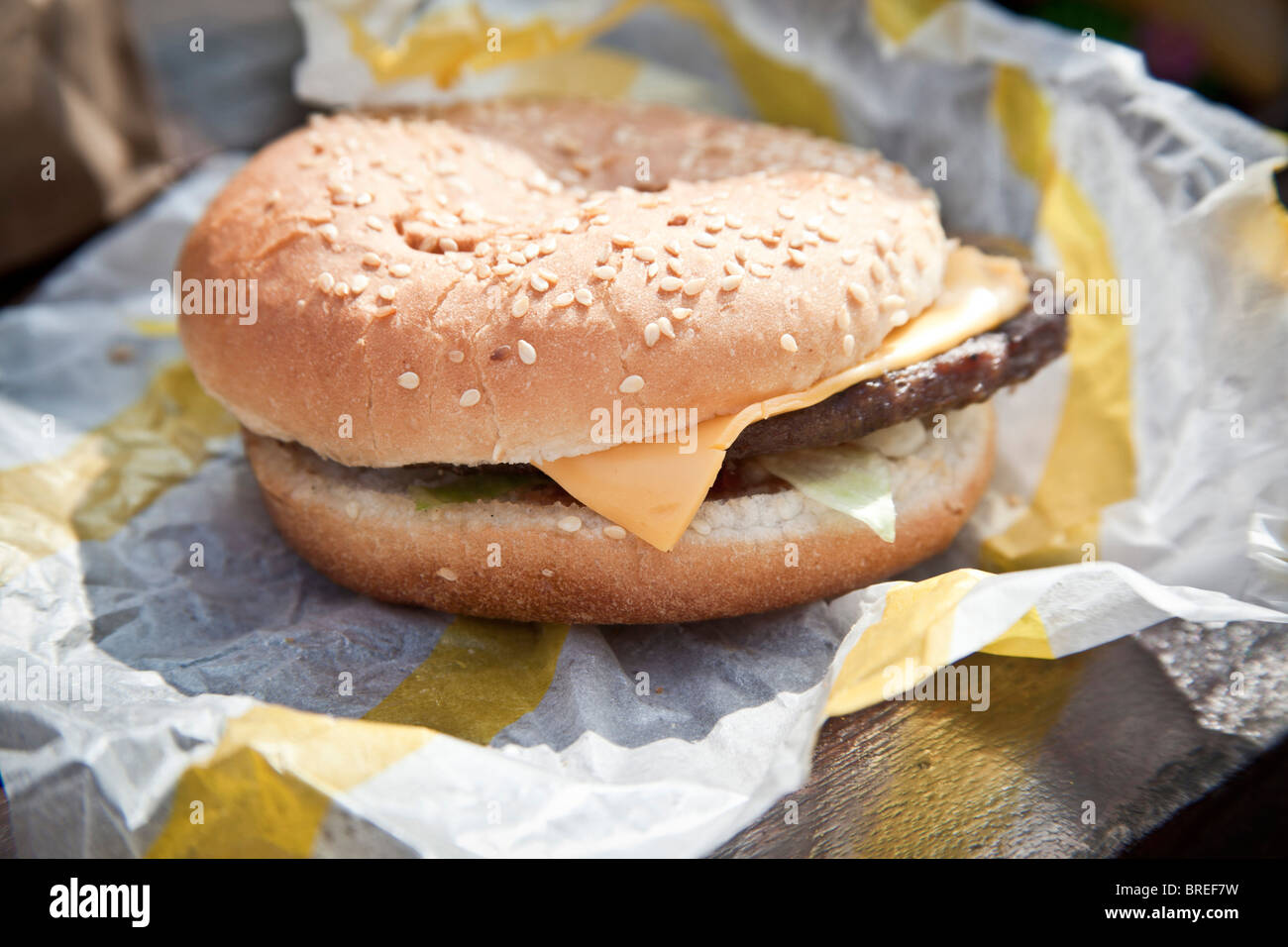 fast food cheeseburger Stock Photo - Alamy