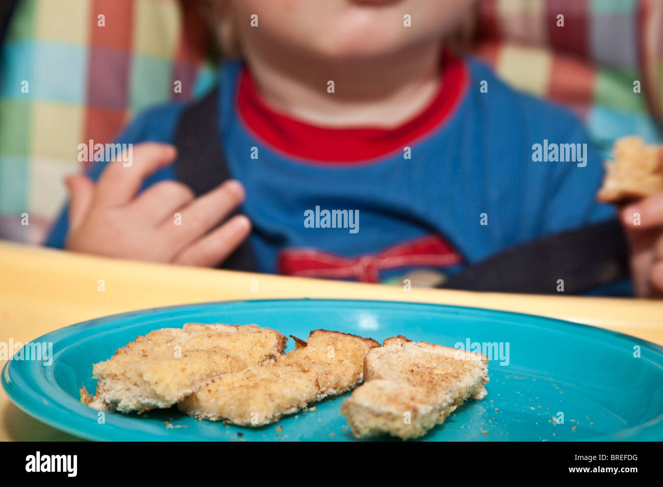 child eating breakfast Stock Photo - Alamy