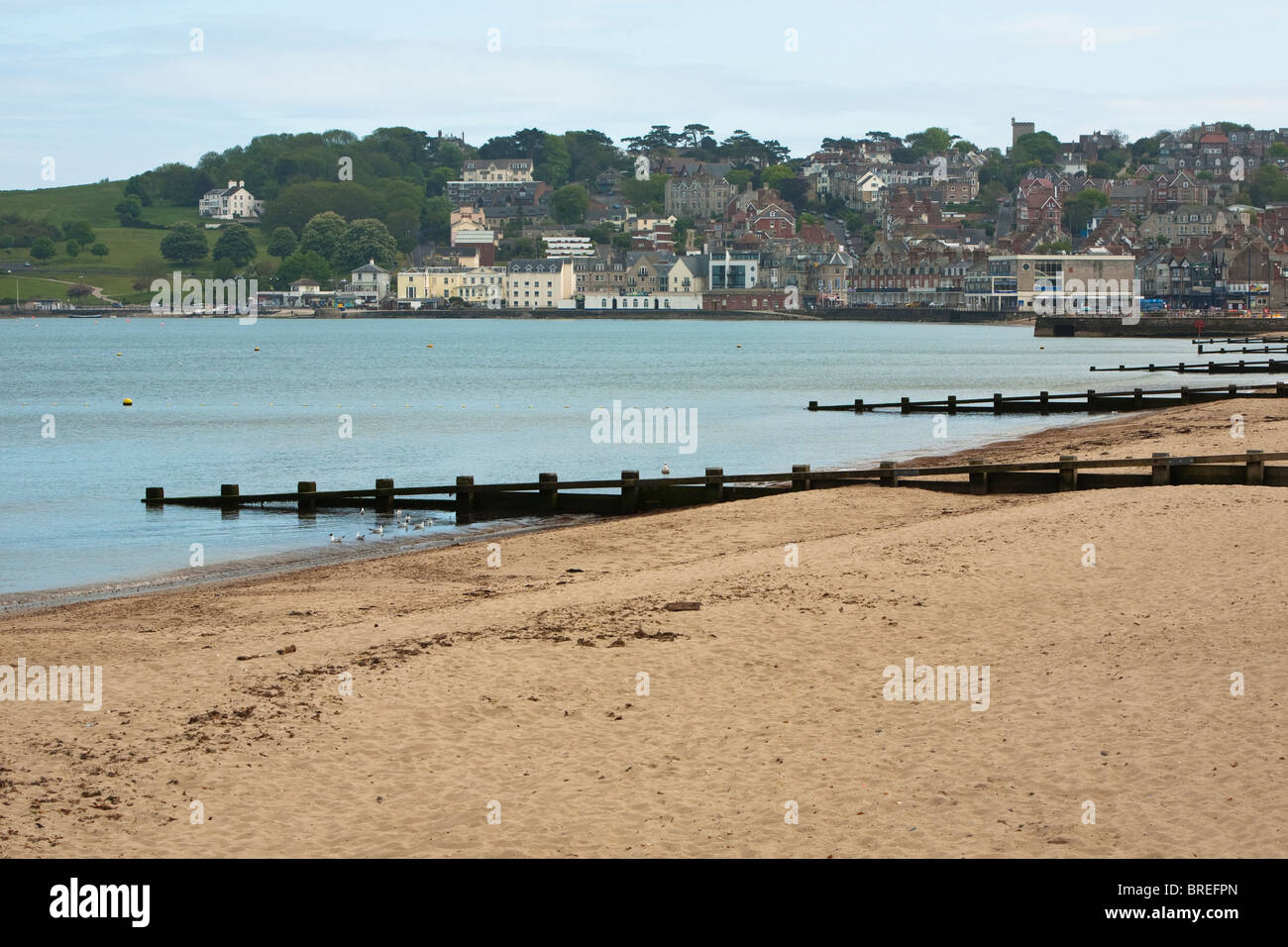 Looking along the beach at Swanage towards the town centre showing the ...