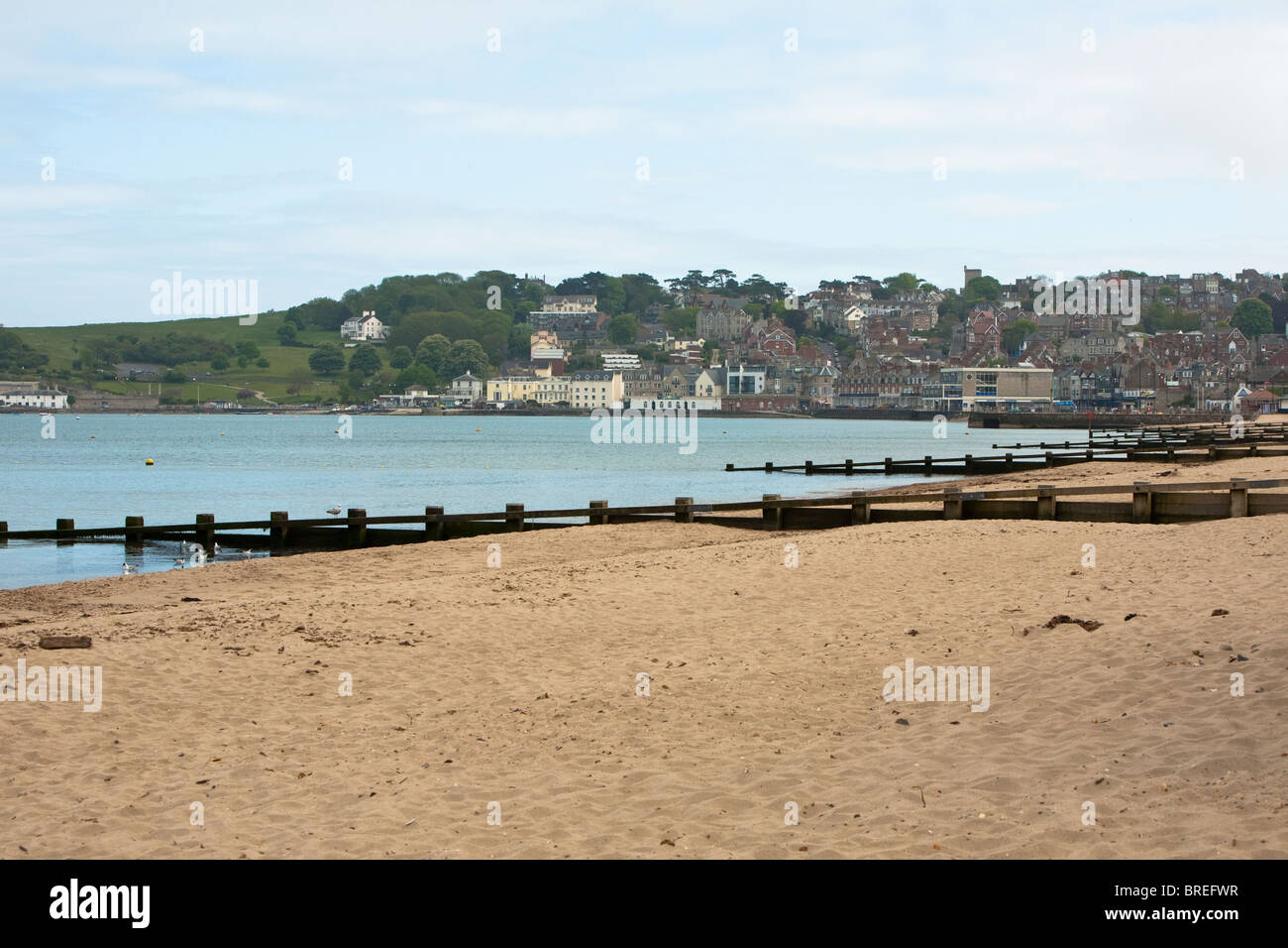 Looking along the beach at Swanage towards the town centre showing the ...