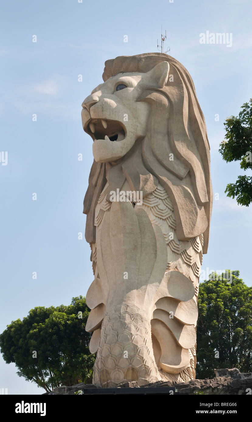 The 37-metre tall Merlion Statue on Sentosa Island, Singapore Stock ...