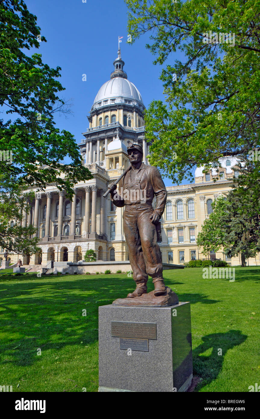 Coal Miner Statue in front of Illinois State Capitol Building ...